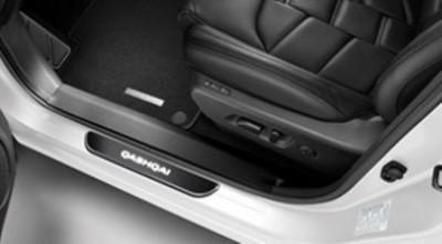 Nissan Qashqai (J11B) Illuminated, Black Entry Guards | KE967HV541